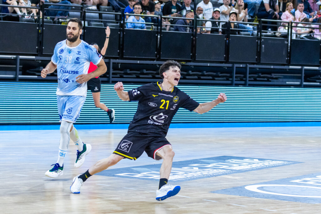 EMILIEN PEYRONNET SIGNE SON PREMIER CONTRAT PROFESSIONNEL AVEC LA TEAM ...